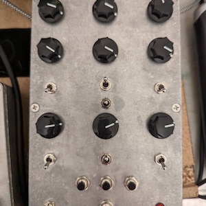 4 Oscillator Patchable Crackle Box // Noise Synth With Patch Bay ...