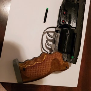 Predator Gauntlet Forearm Bomb Selfdestruction Cummunicator 3D Printed ...