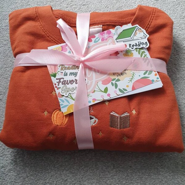 Hot Girls Read Books Embroidered T-shirt Book Lovers Summer Tee Booktok ...