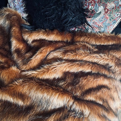 Raynard Faux Fur Throw, Fake Fur Blanket for Bed or Sofa With Brown ...