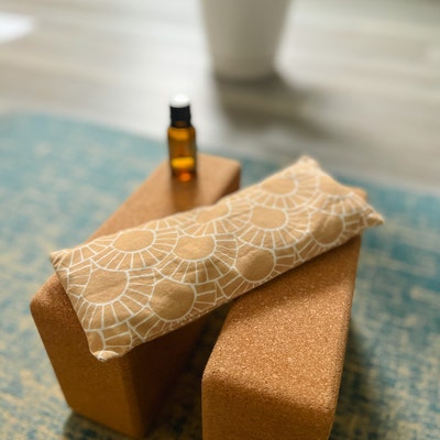 HIMALAYAN SALT Eye Pillow, Heat Therapy for Pain Relief, Spa and ...