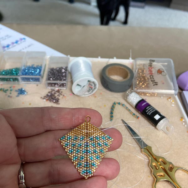 Pattern Diagram Tropical Flower Tiles, English Language, Beading, Odd ...