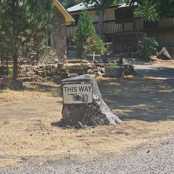 Train Sign, to Trains Arrow Left Sign, Hobby Trains Decor, Vintage ...