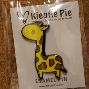 Giraffe Hard Enamel Pin Giraffe Pin, Giraffe Brooch, Giraffe Lapel Pin ...