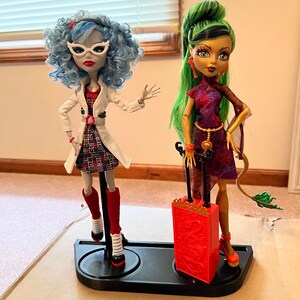 Monster High Haunt Couture Style Display Shelf Buy Multiples and Save ...