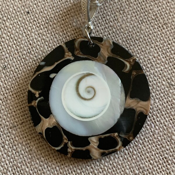 Large Strombus Seashell Pendant Sunburst of Center Cut Shells in Black ...