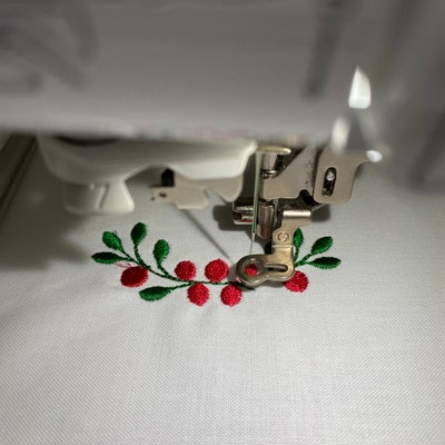 Mini Christmas Border Embroidery Design, Small Mistletoe Machine ...