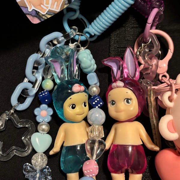 Alice in Wonderland Keychain - Etsy