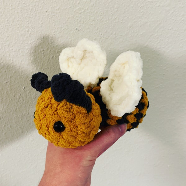 Lennox the Pocket Bee Crochet Pattern | Crocheted Bee | Easy Crochet Pattern | Beginner Crochet ...