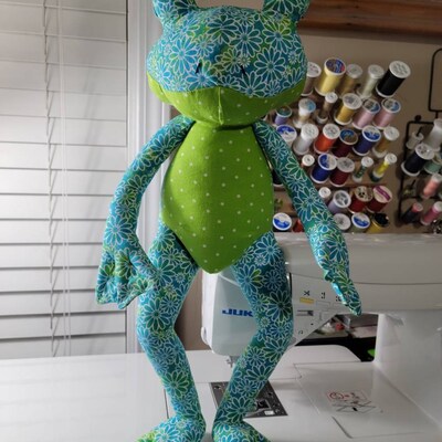 Stuffed Frog PDF Sewing Pattern & Tutorial Stuffed Animals - Etsy