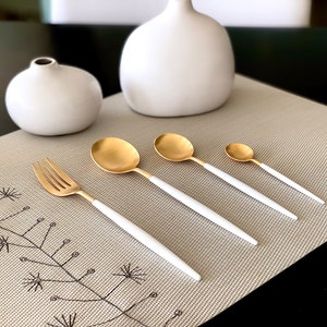 Boho Vintage Cat Tail Woven Plant Stand | Etsy