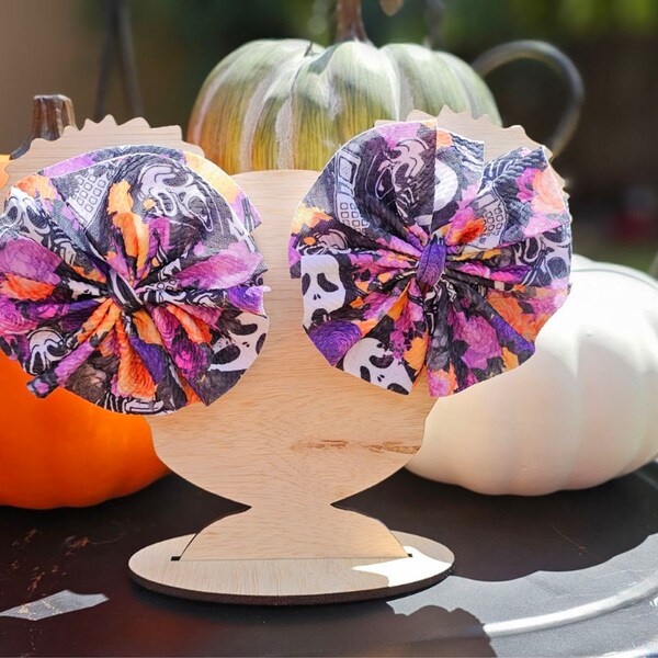 Pigtail Display. Head Stand Girl Puff Pigtail Silhouette. Showcase ...