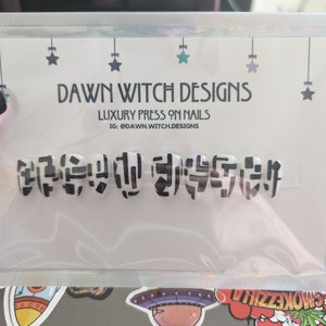 Disappearing Ghosts in Gold Picture Frames Halloween Press on Nails ...