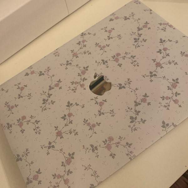 Pretty Flowers on Light Pink Flora MacBook Case for 2025 M4 Air 13/15 ...