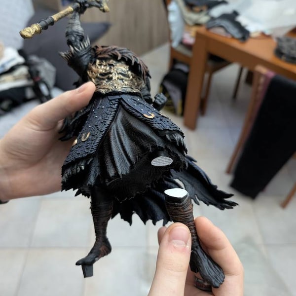 Dragon Slayer Ornstein Statue, Dark Souls Figurines, Dark Souls Boss ...