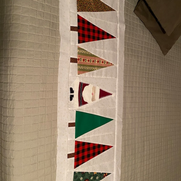 Santa in the Trees Table Runner Pattern PDF - Etsy