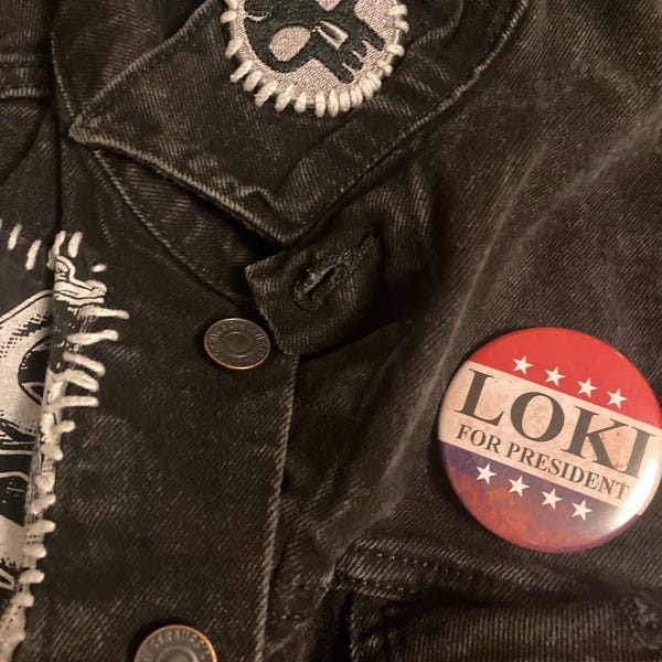 Cosmo Con Button - Etsy