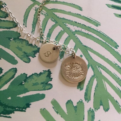 Personalized Dainty Silver, Gold, or Rose Disc Necklace. Birth Flower ...