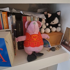 Hand Knitted Animals in Shakespearean Outfits - Etsy