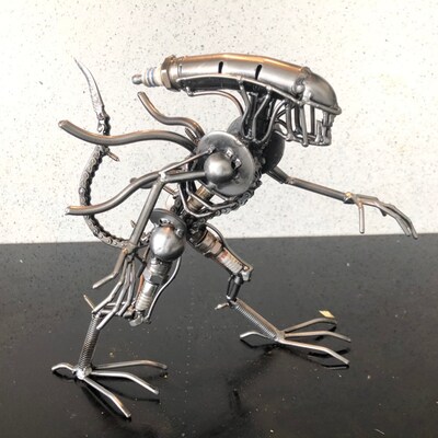 Mini Metal Monster : Tail up small Item - Etsy