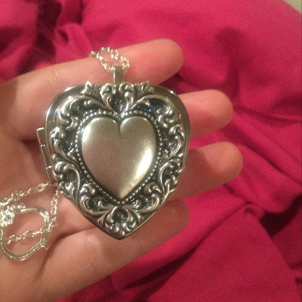 Scalloped Heart Music Box Locket, Heart Locket With Music Box Inside ...
