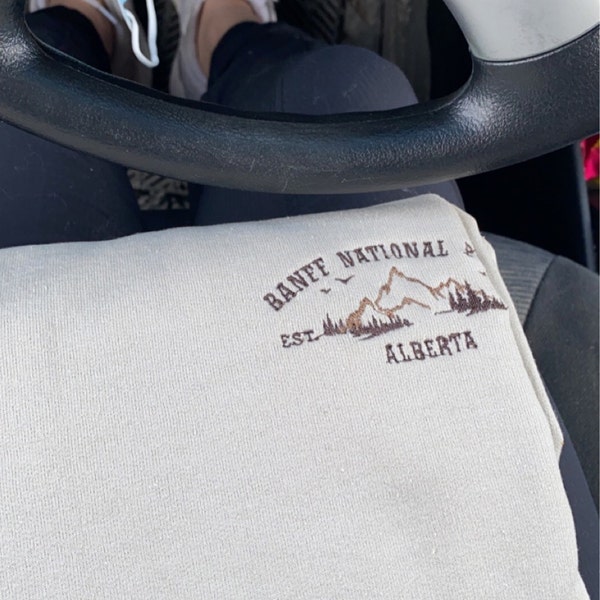 Vintage BANFF NATIONAL PARK Embroidered Crewneck ...