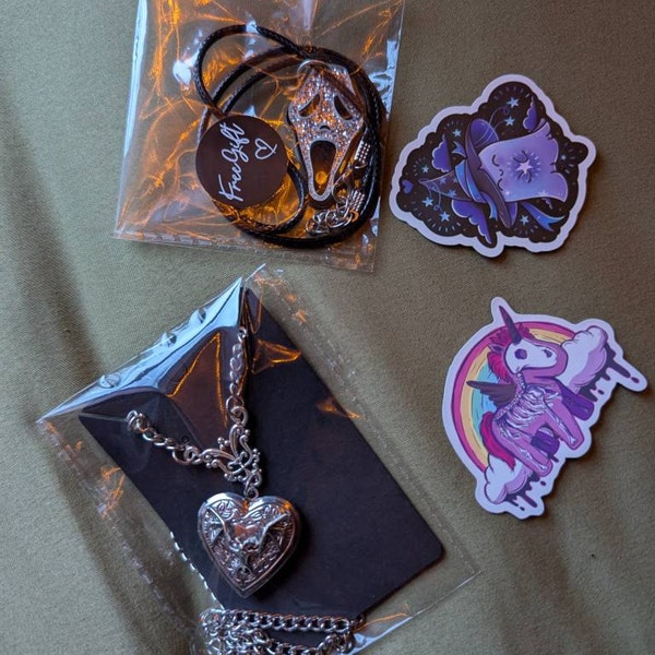 Sacred Heart Bead Necklace || Gothic Jewellery || Gothic || Alternative ...