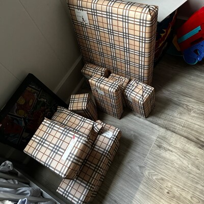 Modern Retro Daisy Wrapping Paper, Boho Groovy Kids Party Gift Wrap ...
