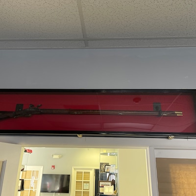 XL Rifle / Musket Gun Display Case Cabinet Wall Mount Antique Gun 64 W ...