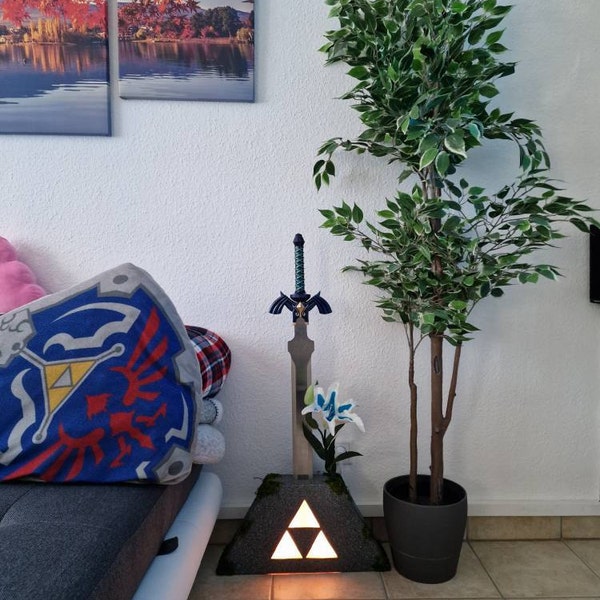 Legend of Zelda Light-up Triforce Display Pedestal of Time, Master ...