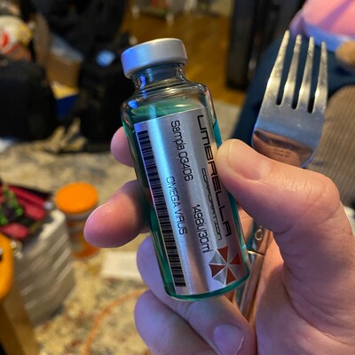 Resident Evil Umbrella Corporation T-abyss Virus Vial Prop - Etsy