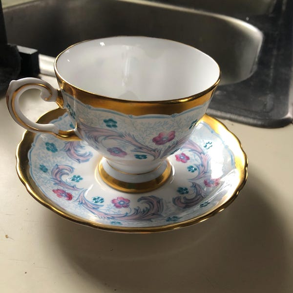Broken Completely Mismatched Tea Cups and Saucers- Vintage Tea Cups ...