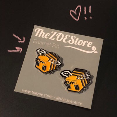 Bee Pin, Pixel Bee Pin, Gift, Gamer, Present - Etsy