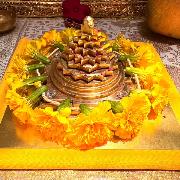 Sri Yantra, Maha Meru Shri Yantra, Brass Shri Chakra Vastu Yantra ...