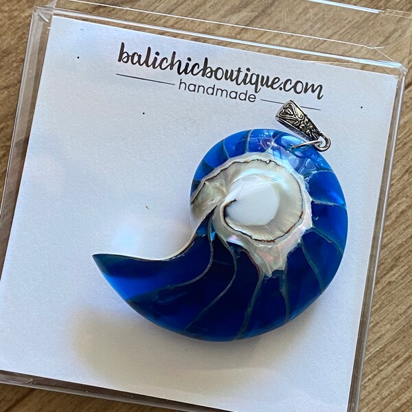 Large Strombus Seashell Pendant Sunburst of Center Cut Shells in Black ...