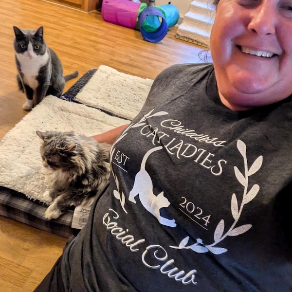 Oh Look a Strawberry Meme T-shirt Funny Tiktok Inspired Tee Cute ...