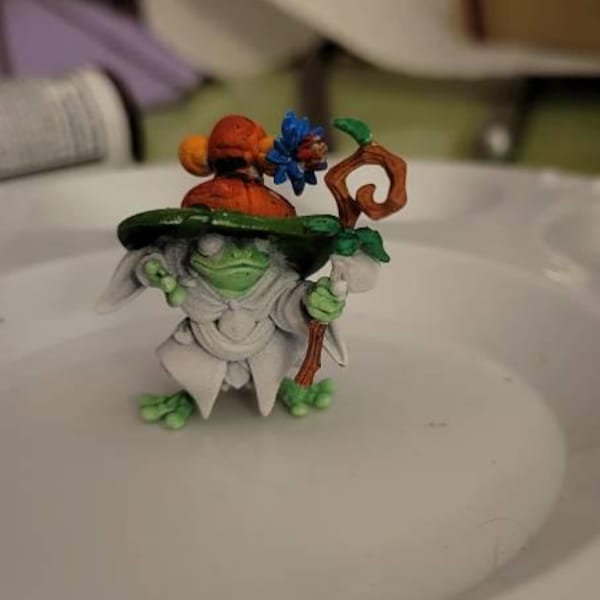 Halfling Female Druid Riding Wolf Miniature - MZ4250 - D&D 5e ...