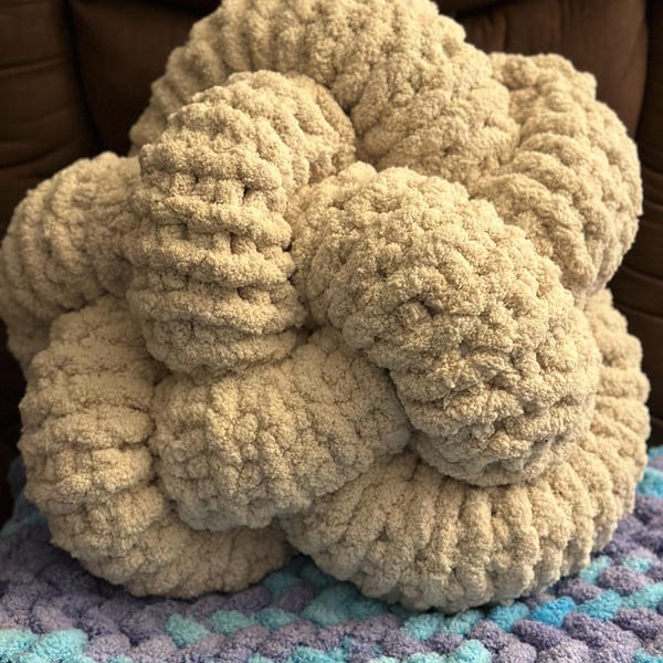 Knot Pillow Pattern • Beginner DIY Video Tutorial + PDF • Finger Knit ...