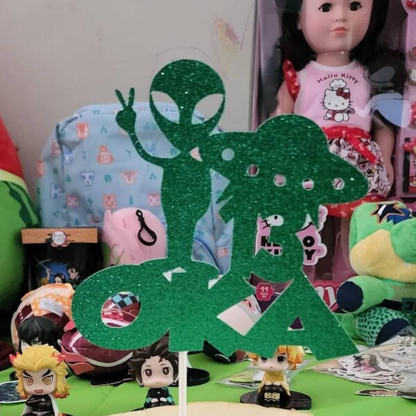 Custom Alien Cake Topper, Alien Themed Party Decorations, Space Party ...