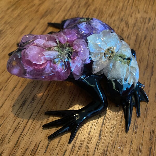 Resin Ghost Ornament, Hydrangeas Ghost, Spooky Gift - Etsy