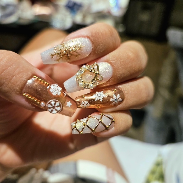 Festive Reindeer & Laurel Wreath Press-on Nails: Medium Almond Shape ...