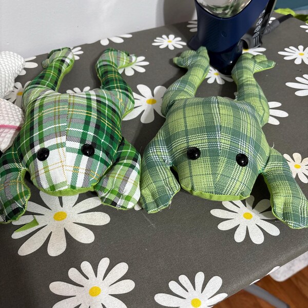 PDF Bean Bag Frog Pattern - 3 Sizes of Frog Patterns to Make Frog ...