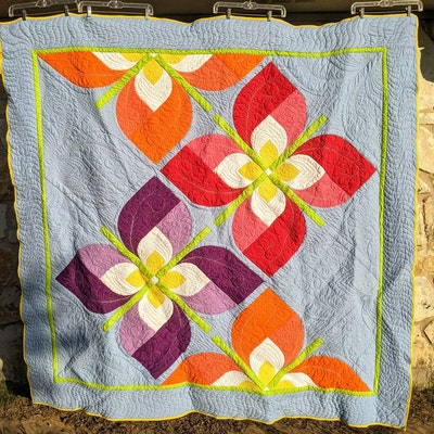 Windswept Modern Drunkards Path Flower PDF Quilt Pattern. Make a Bold ...