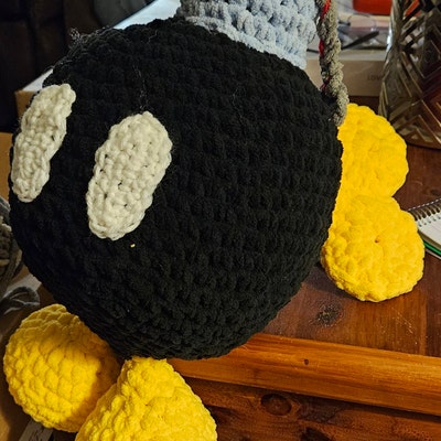 Amigurumi Crochet Pattern: Super Mario Bros Fire Flower - Etsy