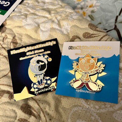 FNAF Smol Sun and Mini Moon Glow-in-the-dark Enamel Pins Free Sticker ...