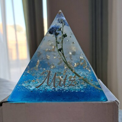 Custom RESIN MEMORIAL PYRAMID// Eco Resin Pyramid, Cremains Memorial ...