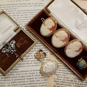 Handmade Coin Pill Box. A Small Box Made From Two US Quarter Dollar ...