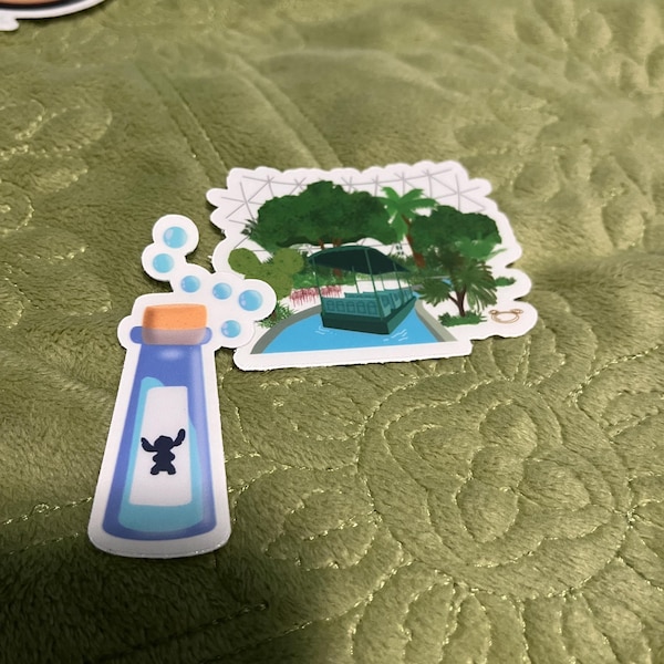 Millennium Falcon Holographic Sticker, Star Wars Galaxy's Edge Water ...