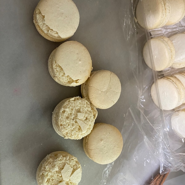 25 Pack Vanilla French Macarons - Etsy