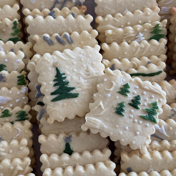 Pinecones and Cardinals Embossed Rolling Pin - Etsy